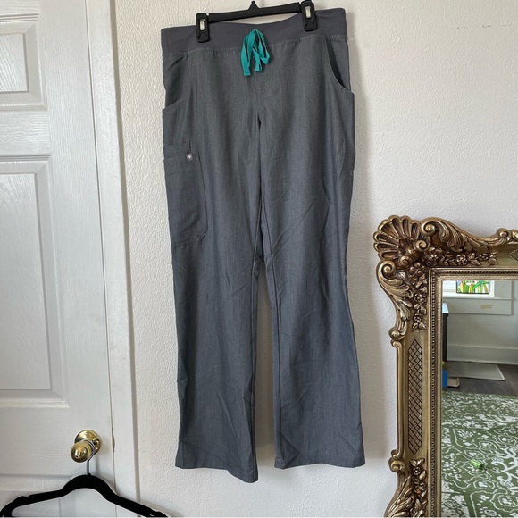 Figs | Pants & Jumpsuits | Figs Kade Cargo Scrub Pants In Graphite Grey ...